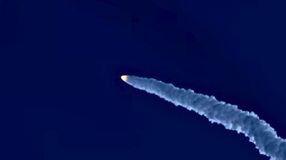 ULA rocket launches 27 of Amazon's Project Kuiper internet satellites ...