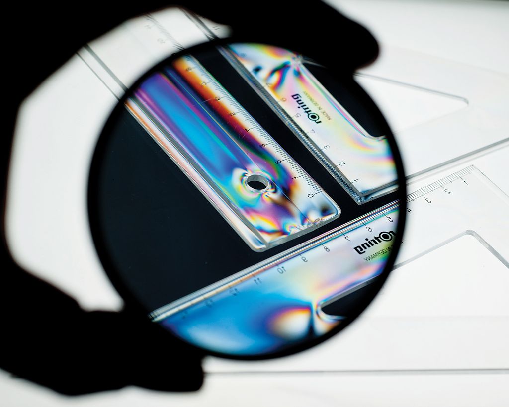 How to use polarizing filters for colorful cross-polarization effects ...
