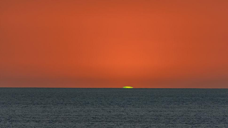 Why is there sometimes a green flash at sunset and sunrise? | Live Science