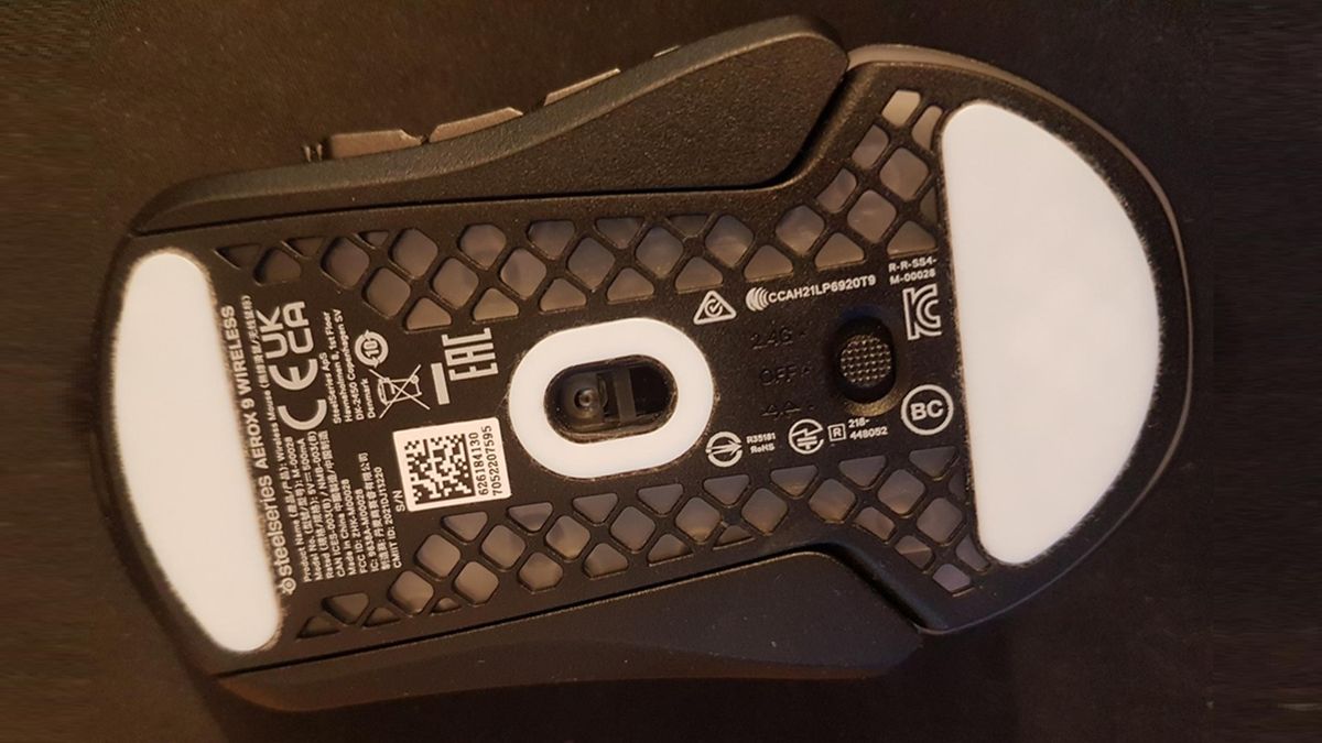SteelSeries Aerox 9 Wireless Review: More buttons - less weight | Tom's ...
