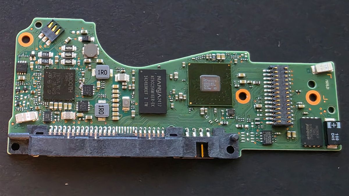 Seagate IronWolf Pro 30TB HDD Review: Seagate Drops the HAMR with the ...