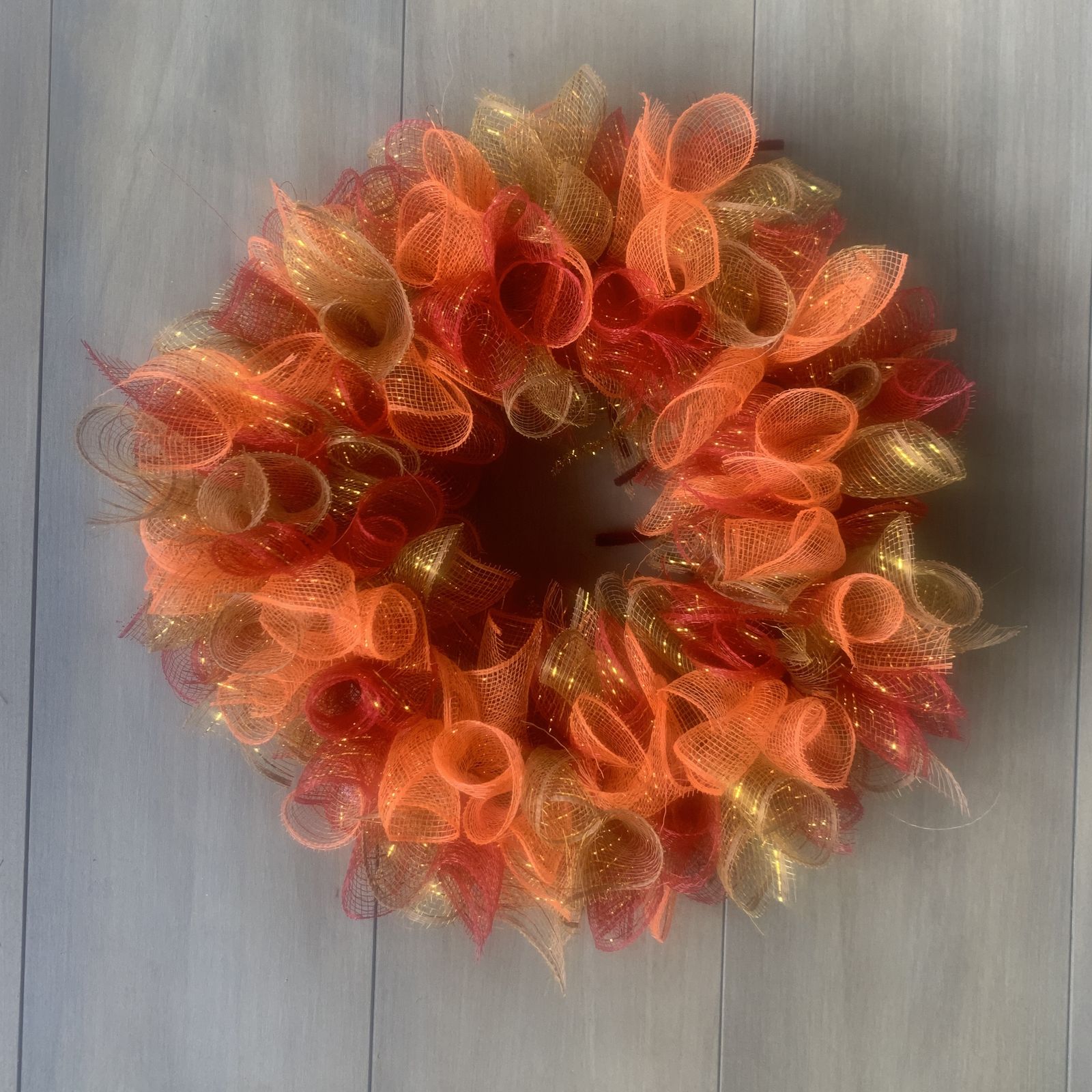 How to make a wreath with mesh: 8 easy steps for beginners | Homes and ...