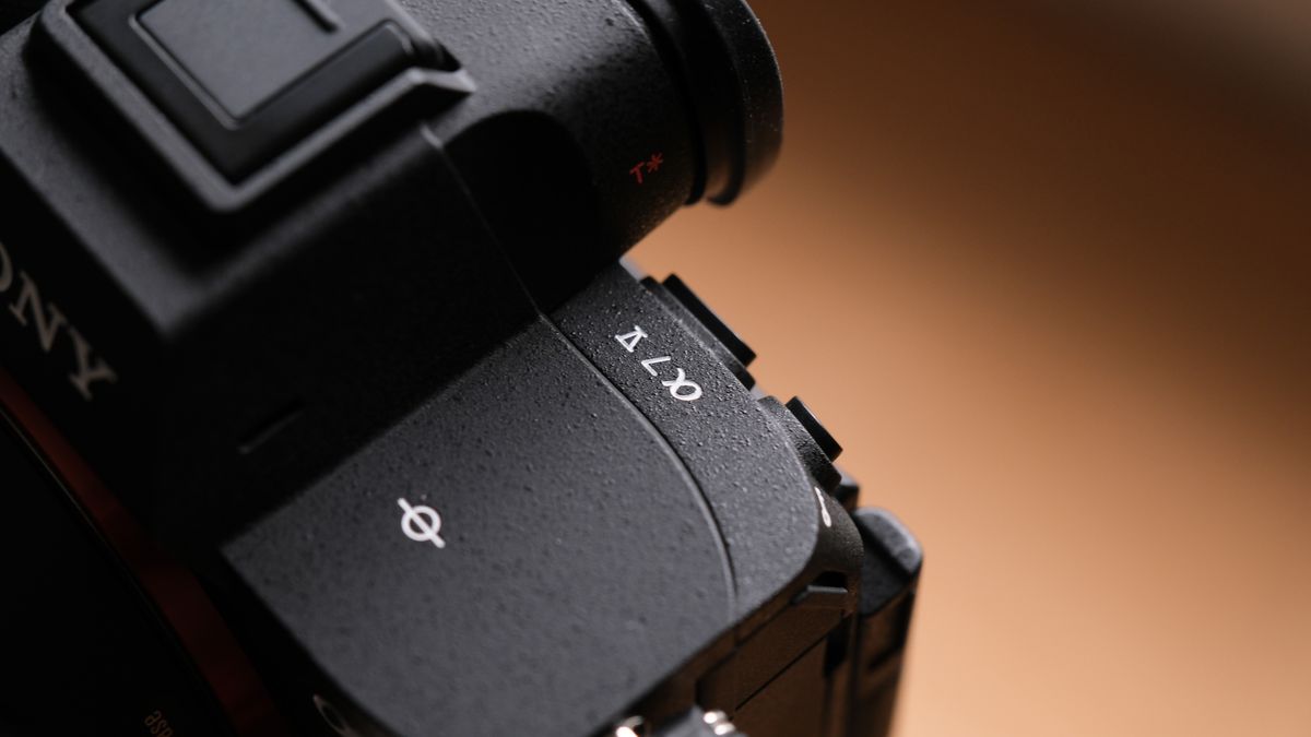 Sony A7 V hands-on review: the A7 line evolves into a smarter, faster ...