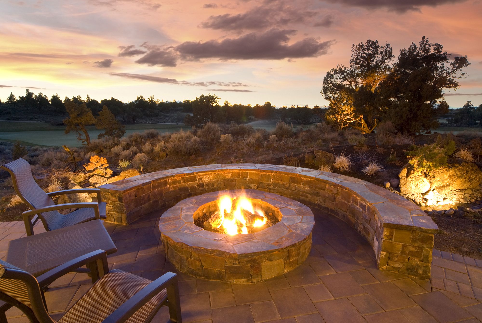 8 essentials of fire pit design: for a safe but stylish look | Homes ...