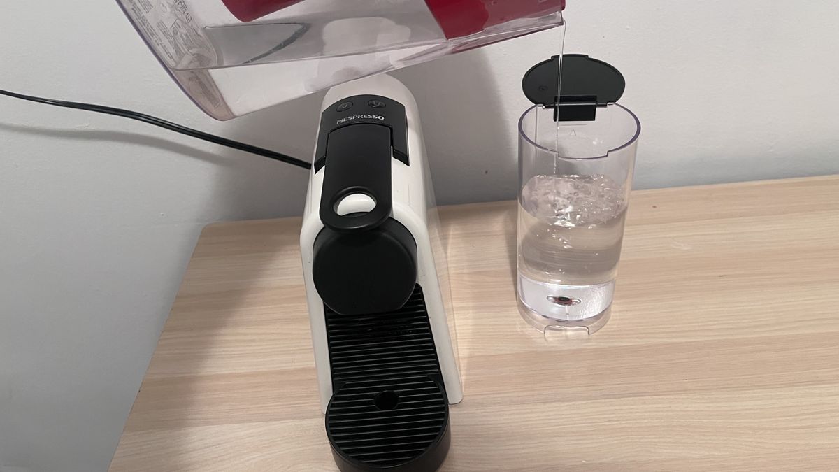 How to use a pod coffee machine: 7 steps for an easy coffee | Top Ten ...