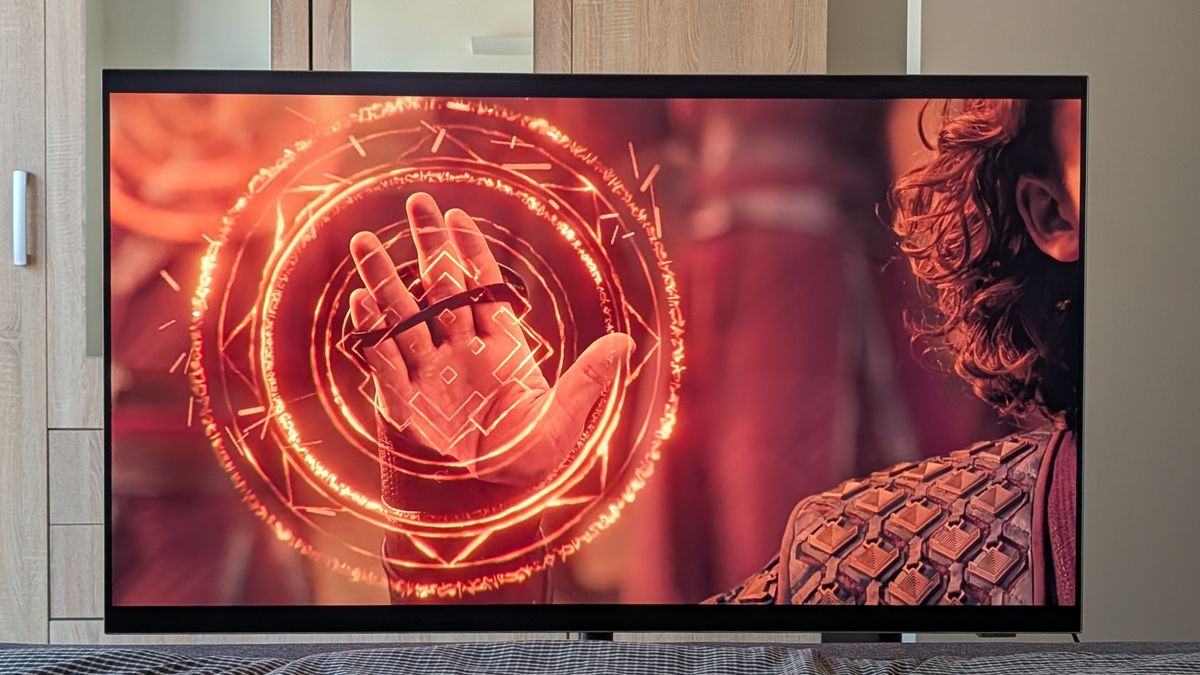 Philips OLED810 review: middenklasse OLED TV zit LG en Samsung op de ...