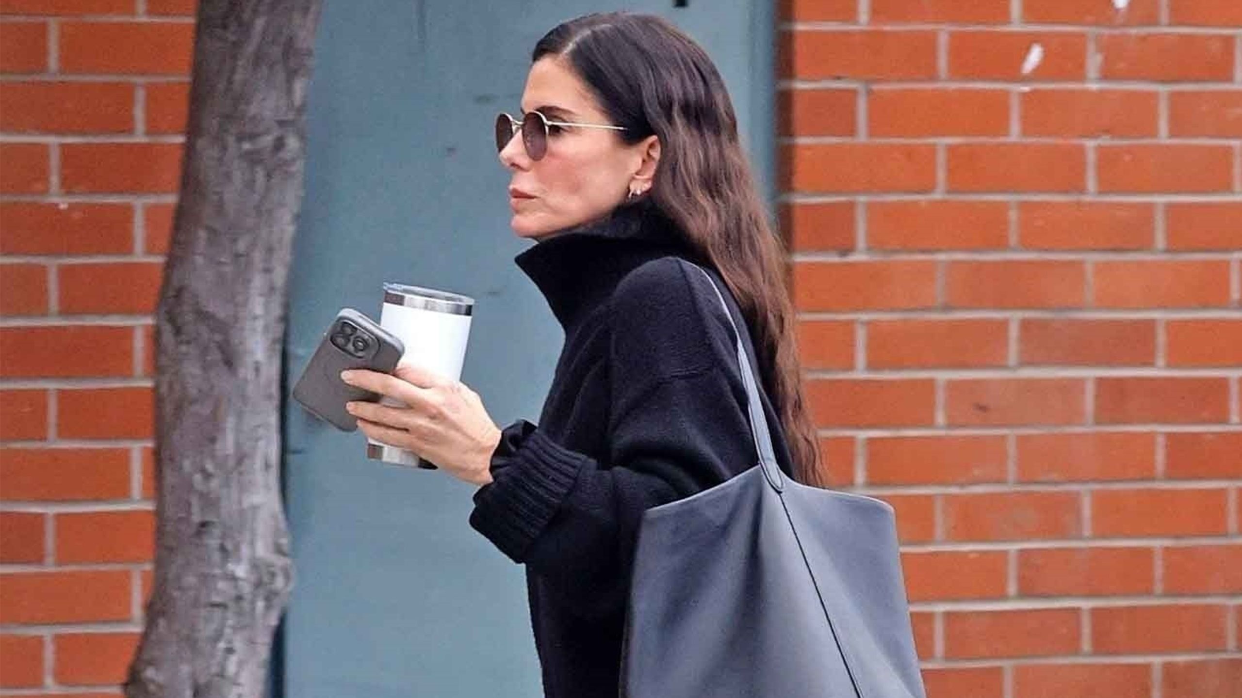 Chic Women Over 50 Are Wearing Cuffed Jeans With Chelsea Boots | Who ...