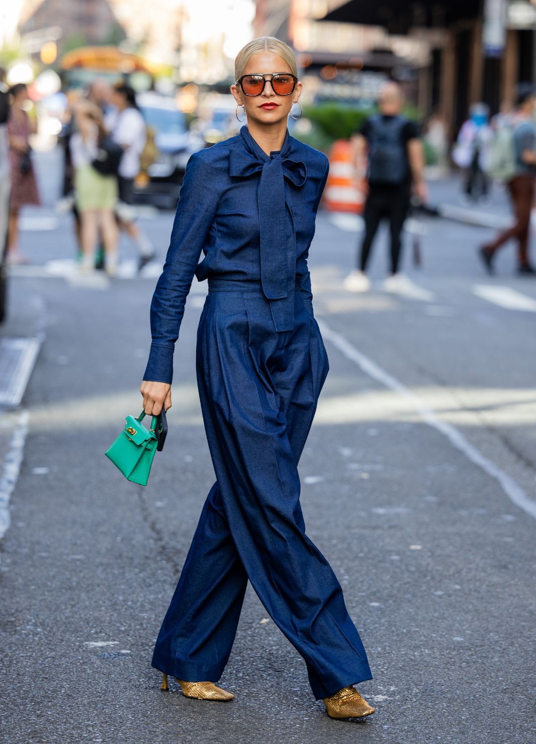 Blue and green outfits are super trendy right now: here's how to make ...