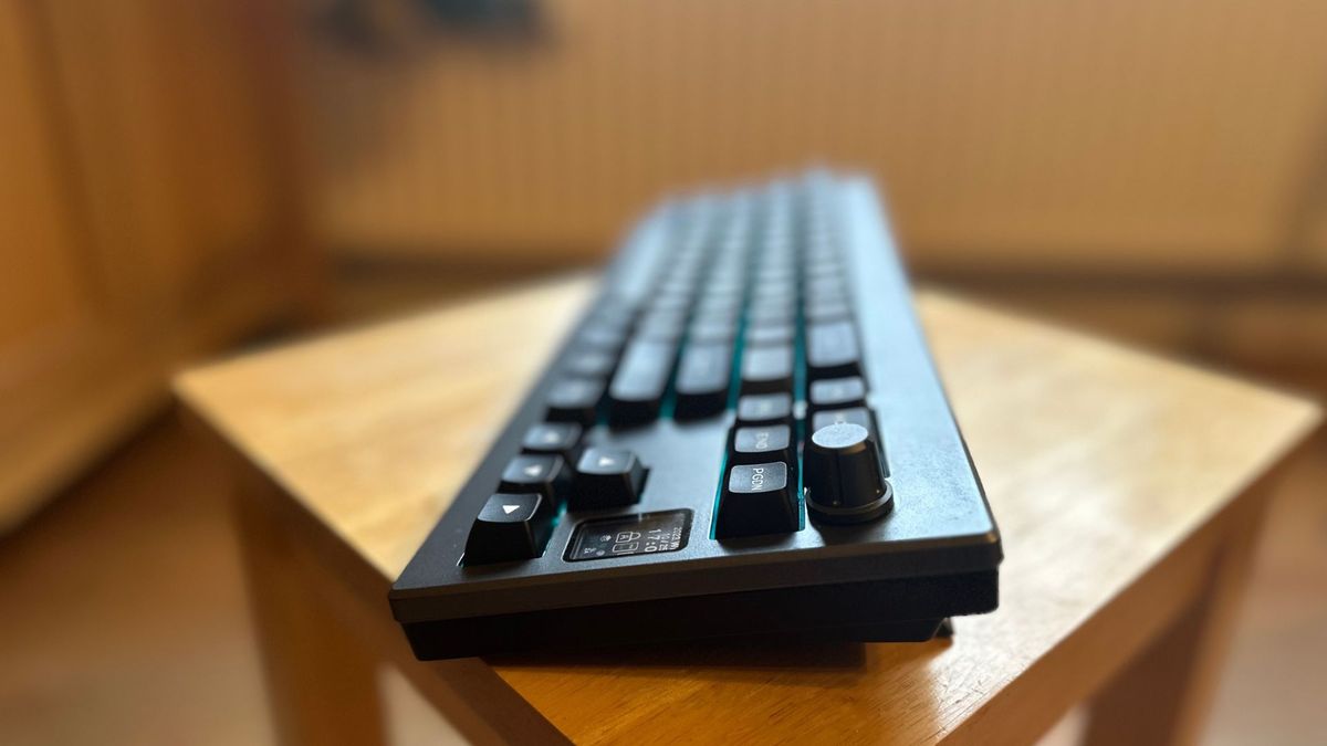 Epomaker Shadow X keyboard review: It's got a SCREEN | iMore