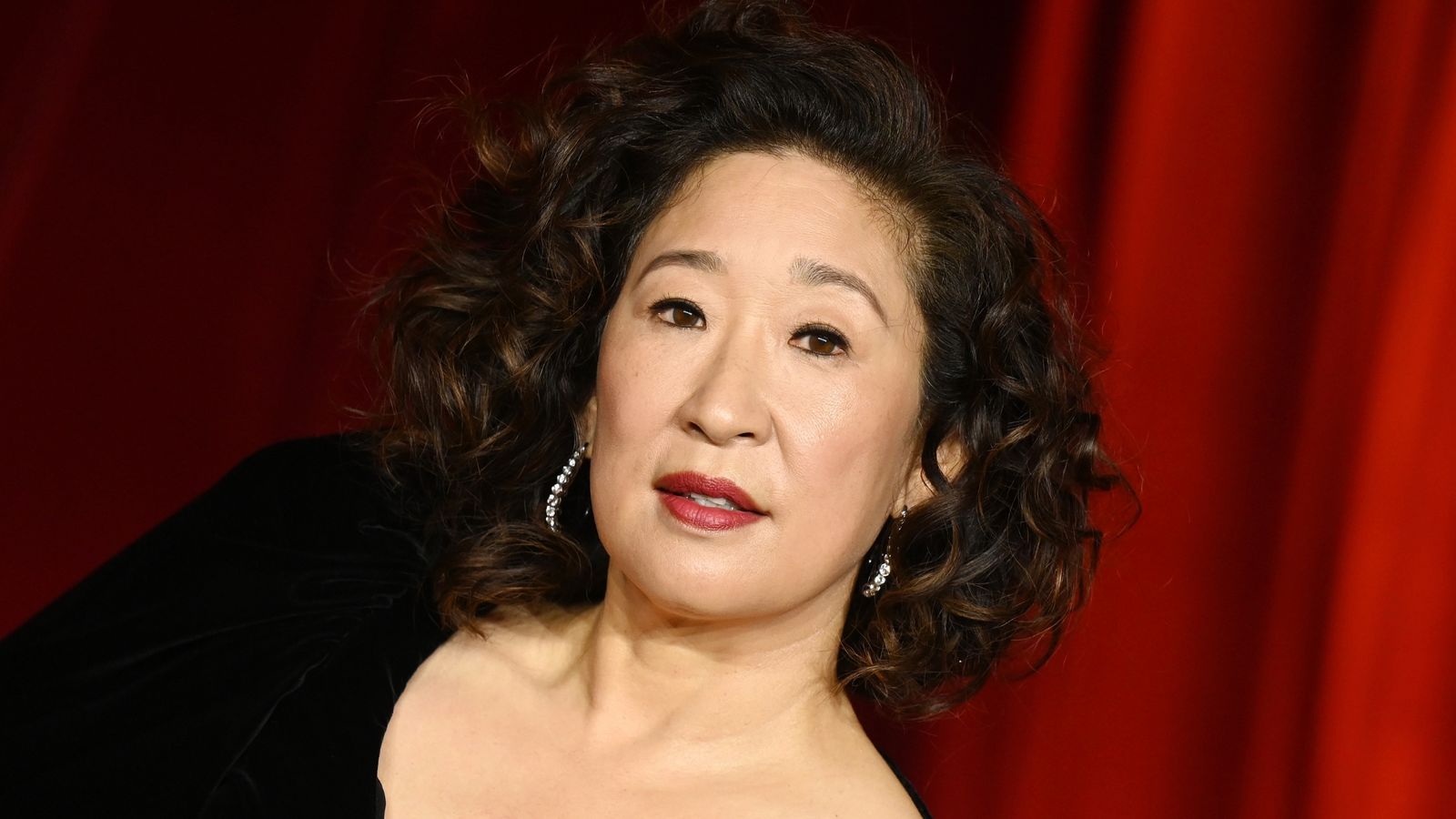 Sandra Oh's plum wine lipstick is so chic for party season | Woman & Home