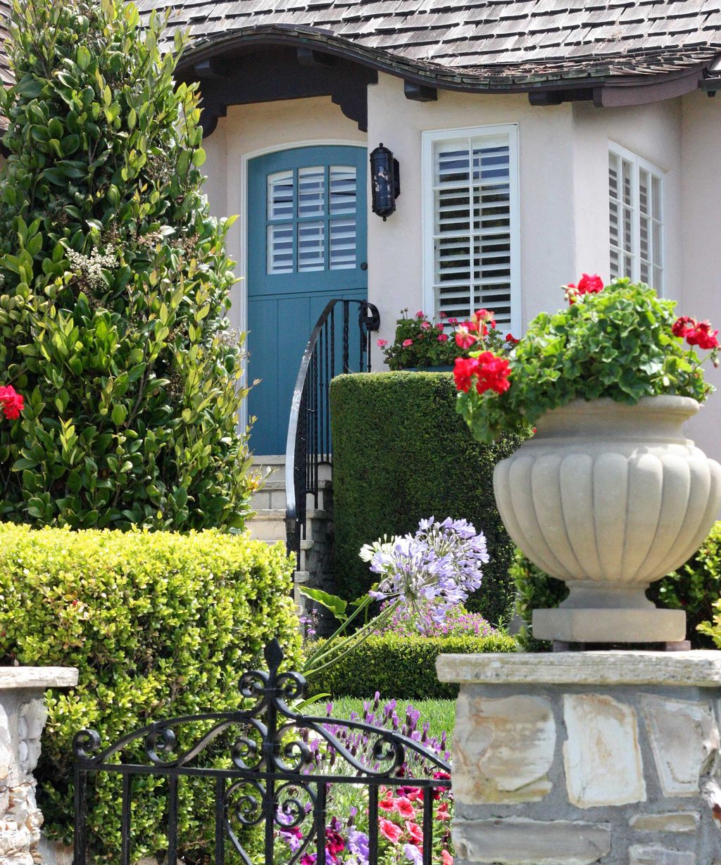 Front yard privacy ideas: 10 stylish screening methods | Homes and Gardens