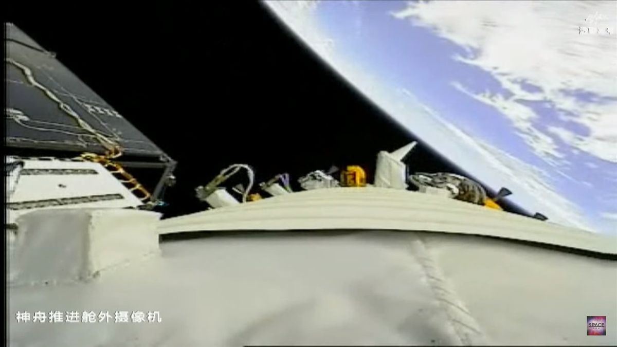 China launches 3 astronauts to Tiangong space station on Shenzhou 16 spacecraft (video) | Space