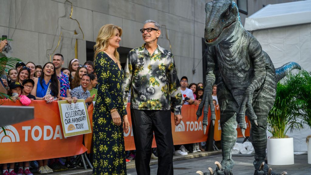 Makoshika visitor narrowly escapes velociraptor attack – Park Rangers ...