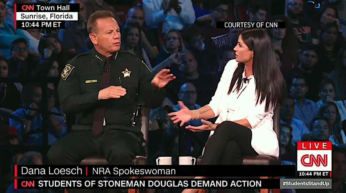 The NRA's Dana Loesch spars with students, sheriff at CNN town hall on ...
