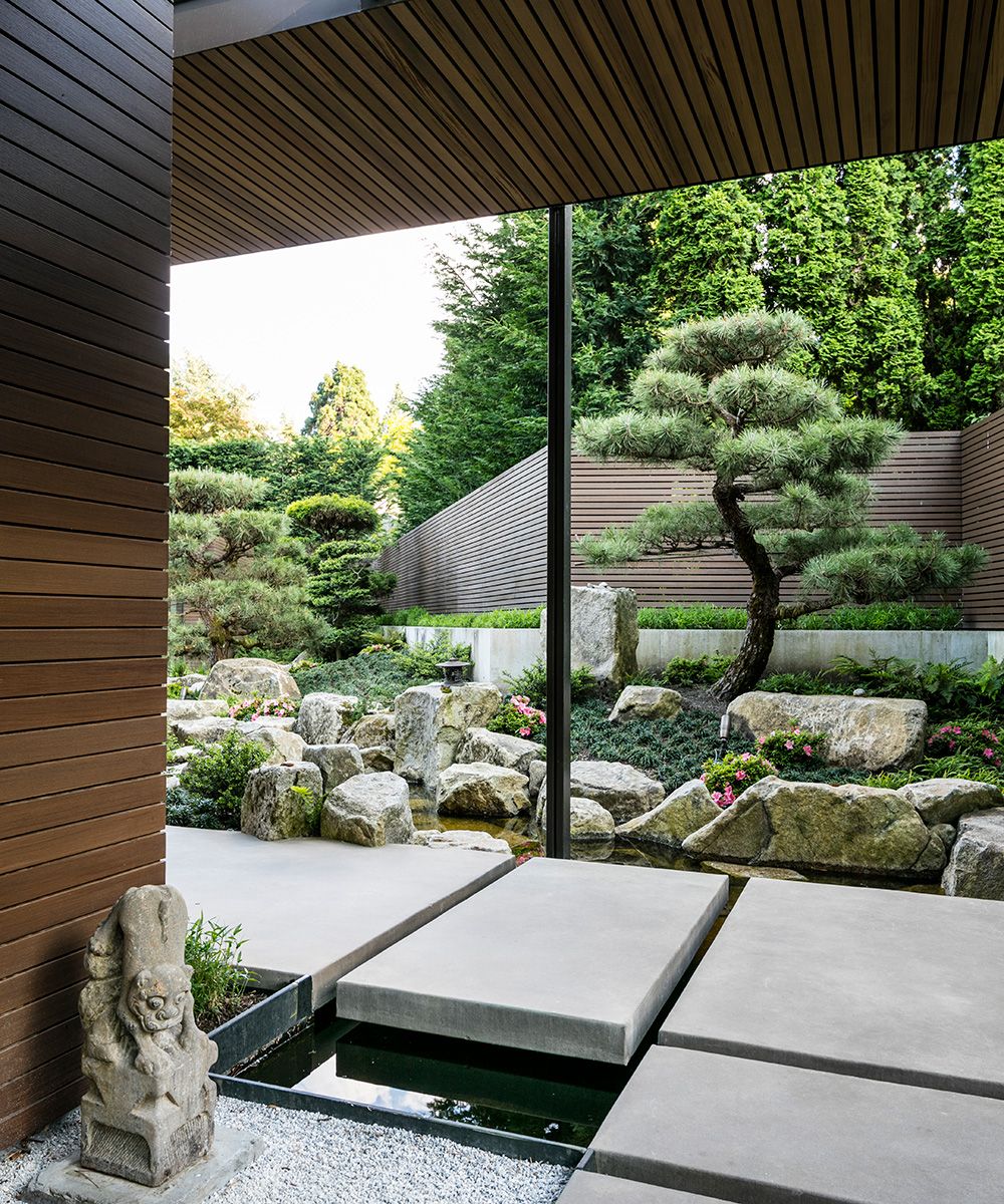 Architecture and landscape take centre stage in this Seattle residence ...