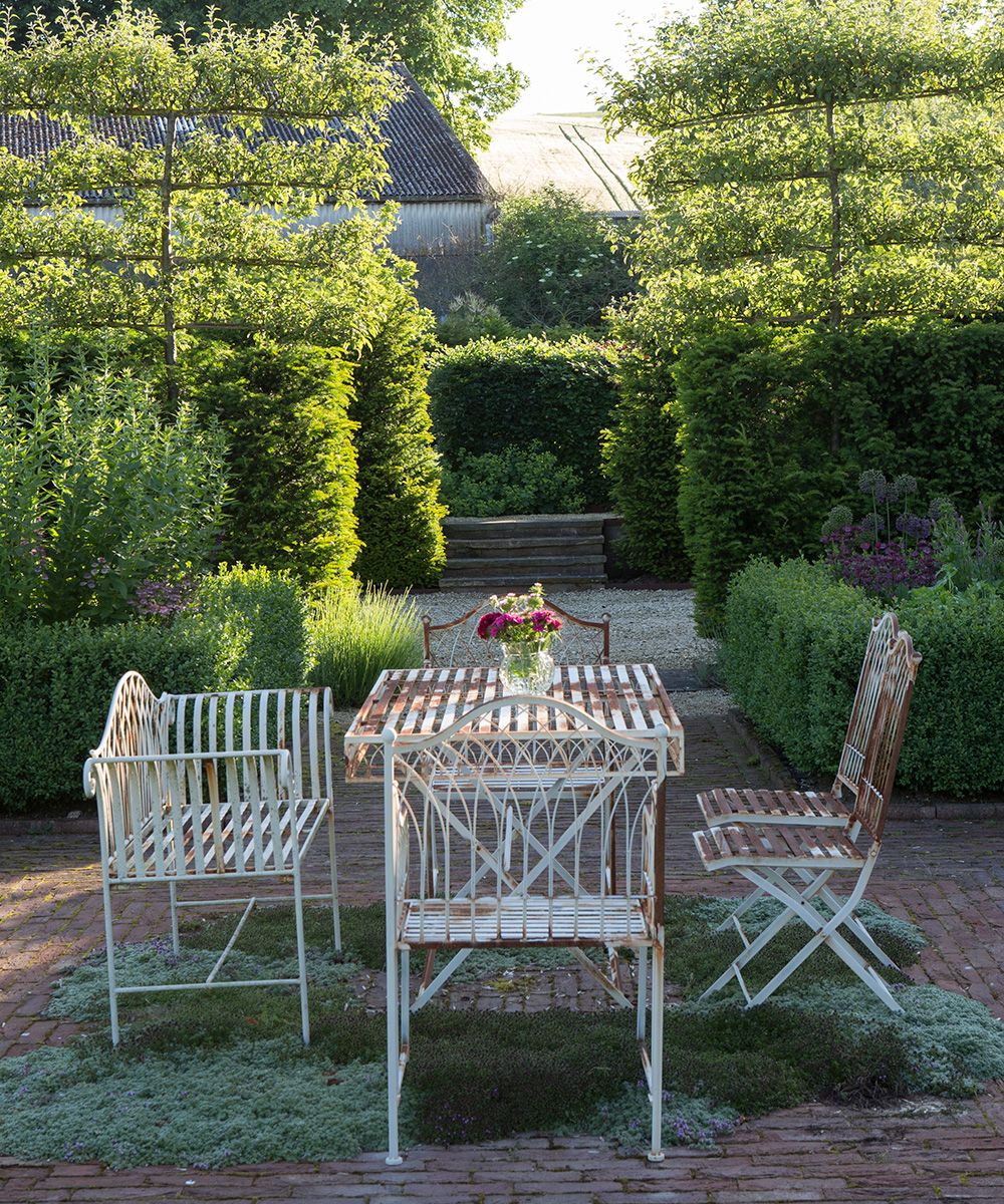 A Wiltshire garden with form and flair | Homes and Gardens