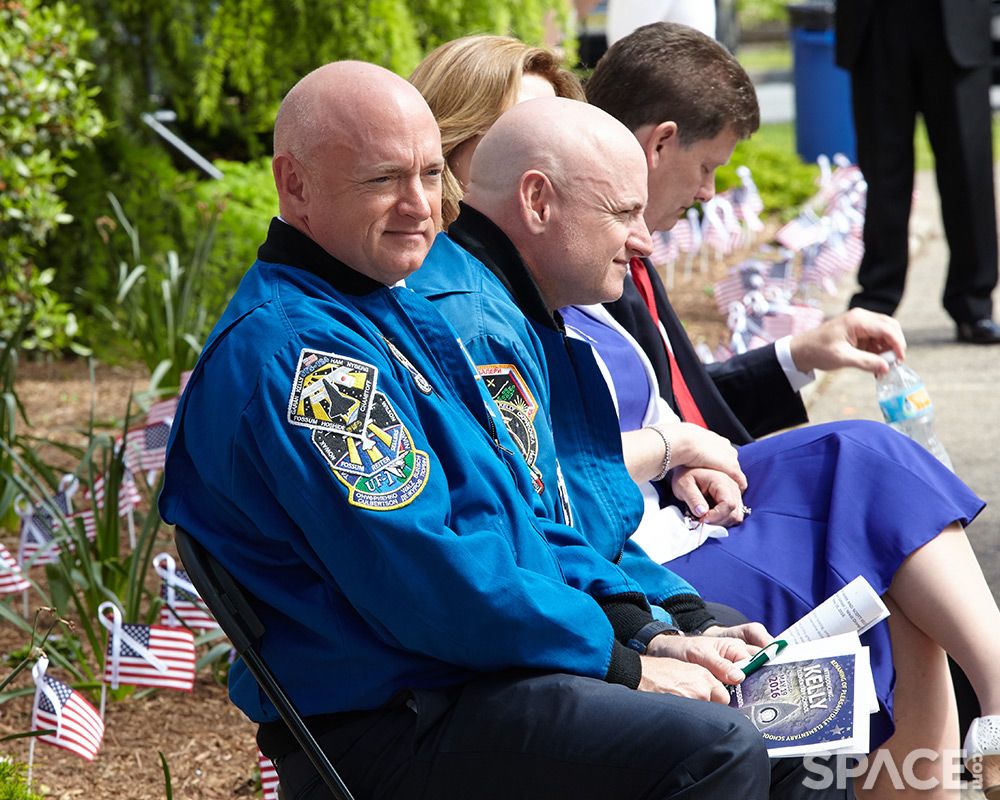 Astronaut Twins Mark and Scott Kelly Honored by NJ Elementary School ...