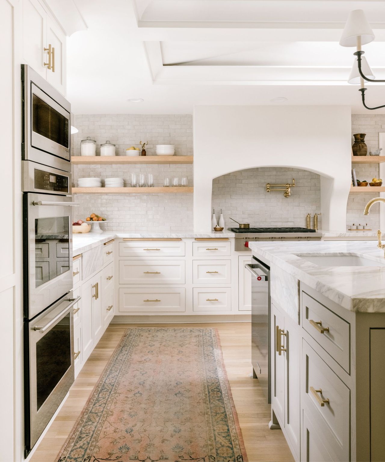 6 ways to decorate with Revere Pewter, Benjamin Moore's best-selling ...