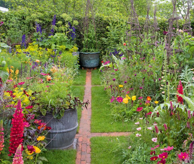 Garden path ideas: 33 pretty and practical walkways for your yard ...