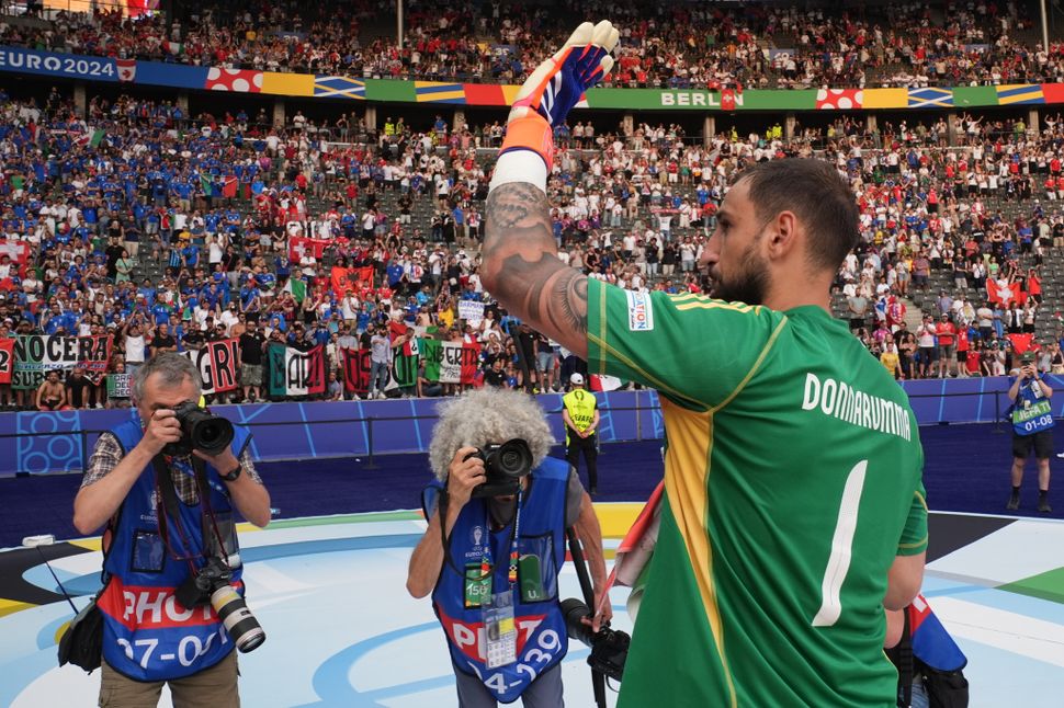 Gianluigi Donnarumma's injury: What happened to the PSG and Italy ...