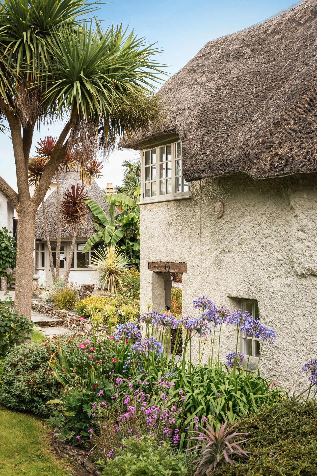 A modern rustic Cornish cottage that's a neutral lovers dream | Livingetc
