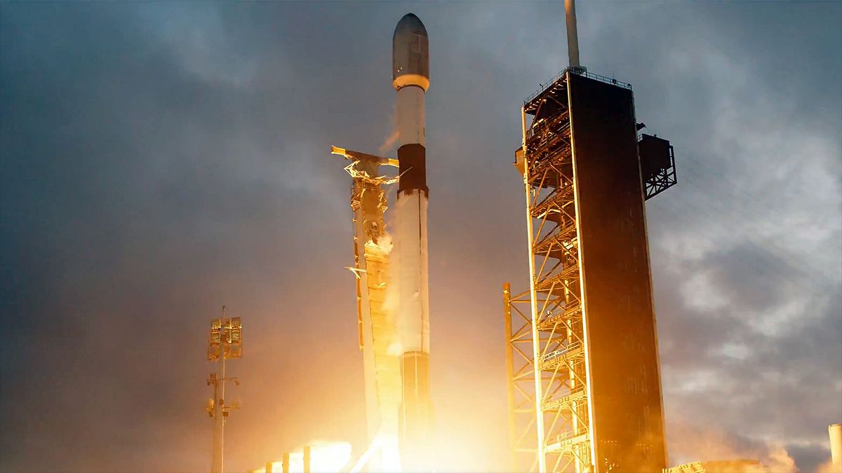 SpaceX launches Starlink satellites on record 32nd flight of Falcon 9 ...