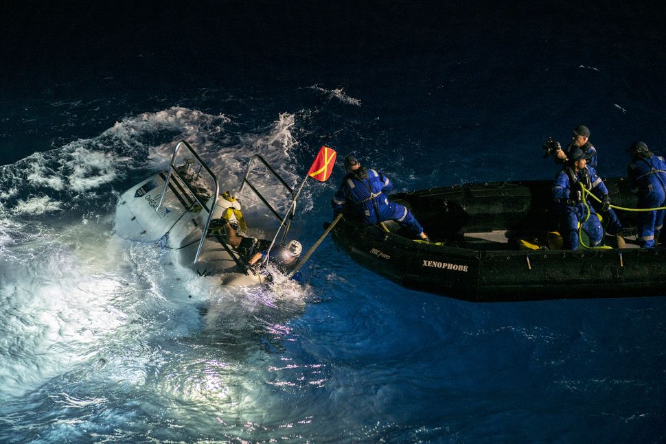 Explorer Reaches Bottom of the Mariana Trench, Breaks Record for ...