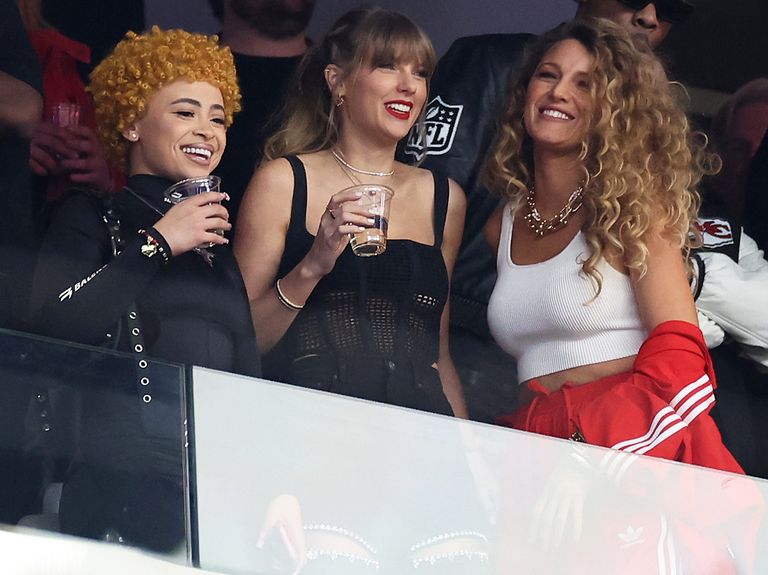 Blake Lively Wore an Aritzia Top to the Super Bowl | Who What Wear