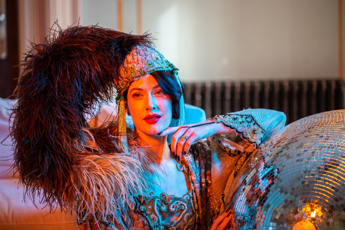 1920s shootout! DSLR vs mirrorless with The Creativity Hub and ...