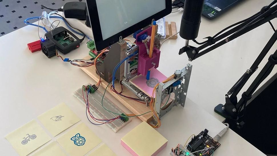 Raspberry Pi Drives Tiny CNC Drawing Machine | Tom's Hardware