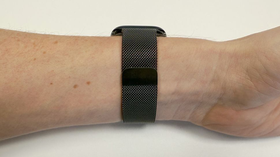 Apple Milanese Loop review: a gorgeous, stainless steel Apple Watch ...