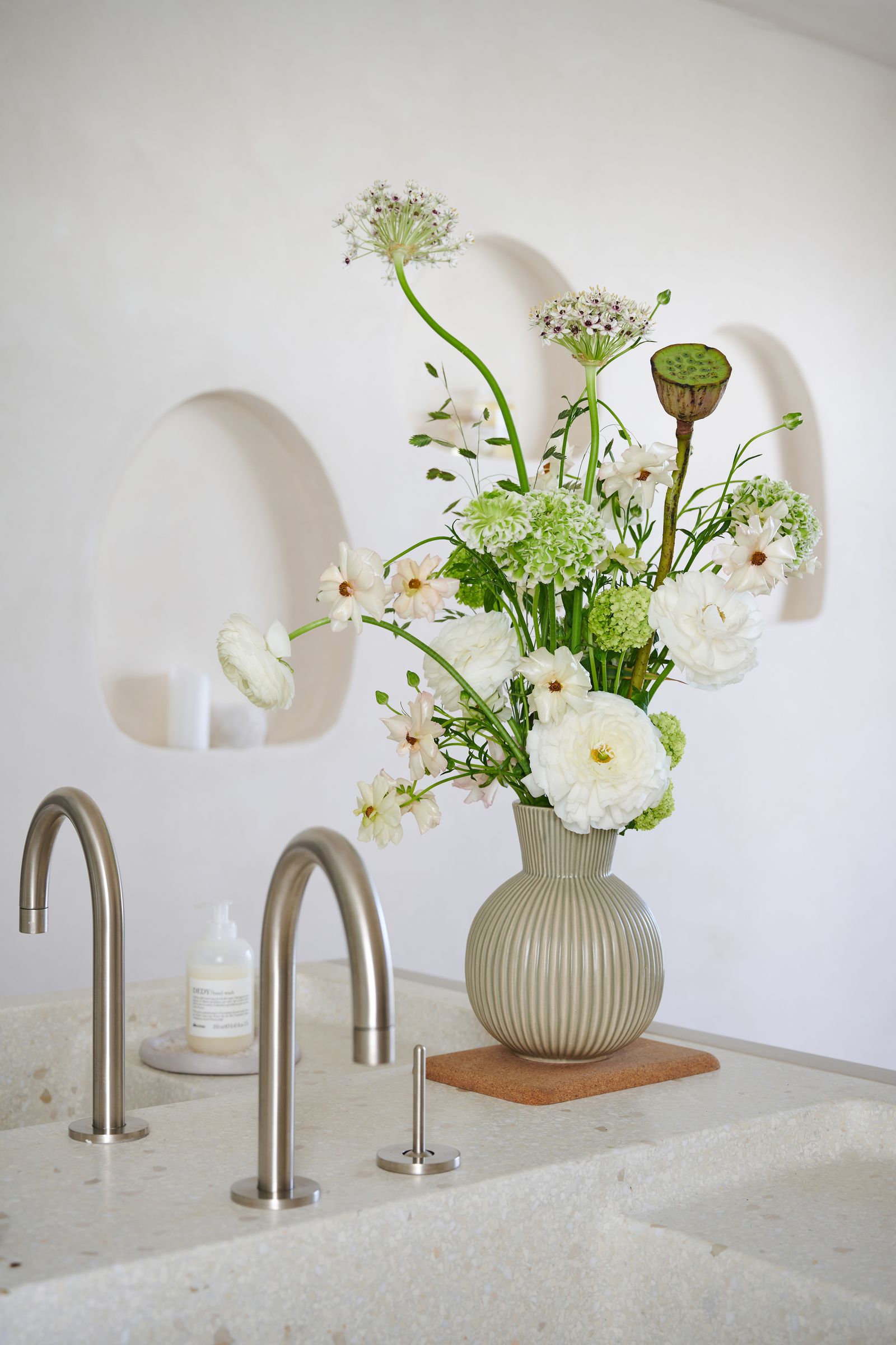 Why ranunculus are the peony alternative you need to know about | Livingetc