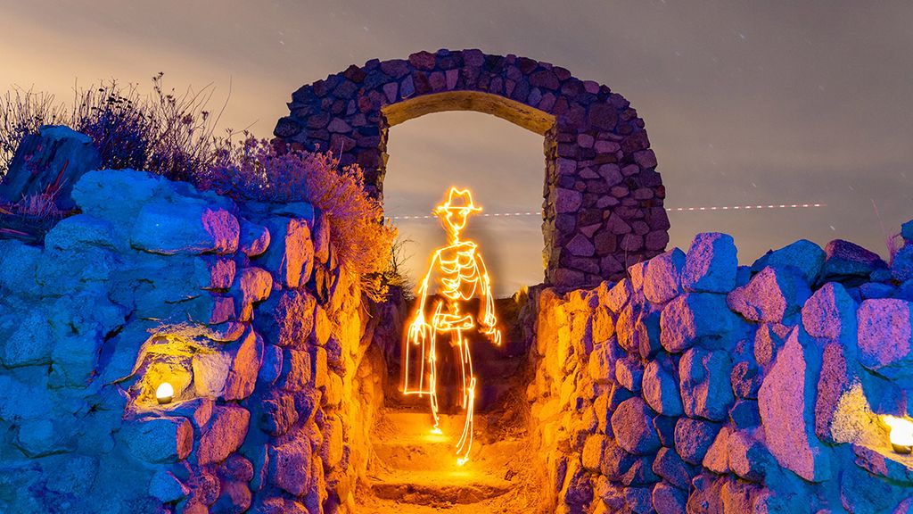 Let there be light – painting stop-motion animations by Dariustwin ...