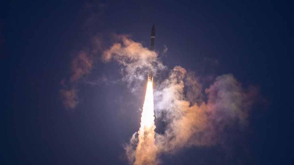 These Atlas V rocket Space Force launch photos and videos are simply ...