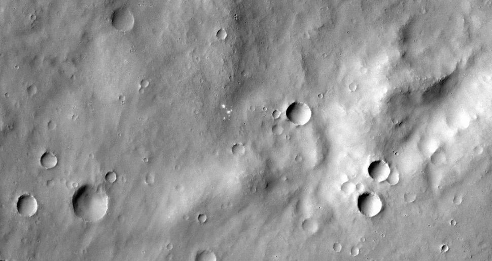 Here's Evidence of an Exploding Asteroid Slamming into Mars | Live Science