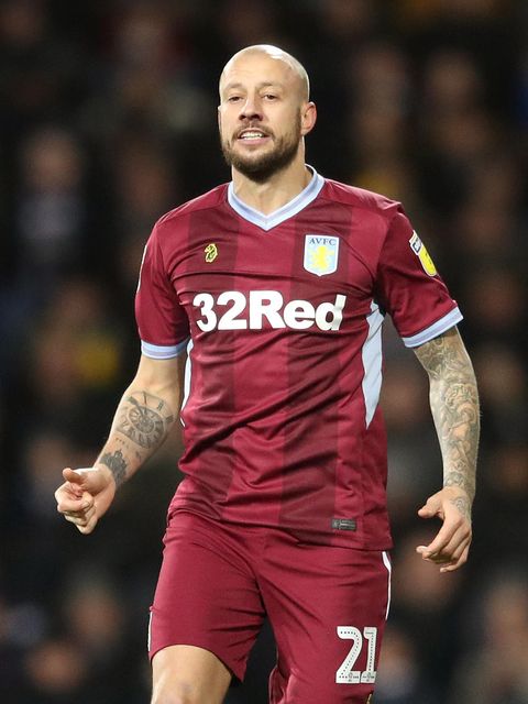 Alan Hutton calls time on football career | FourFourTwo