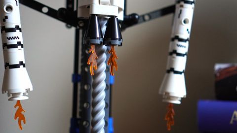 Lego Technic NASA Artemis Space Launch System Rocket review | Space