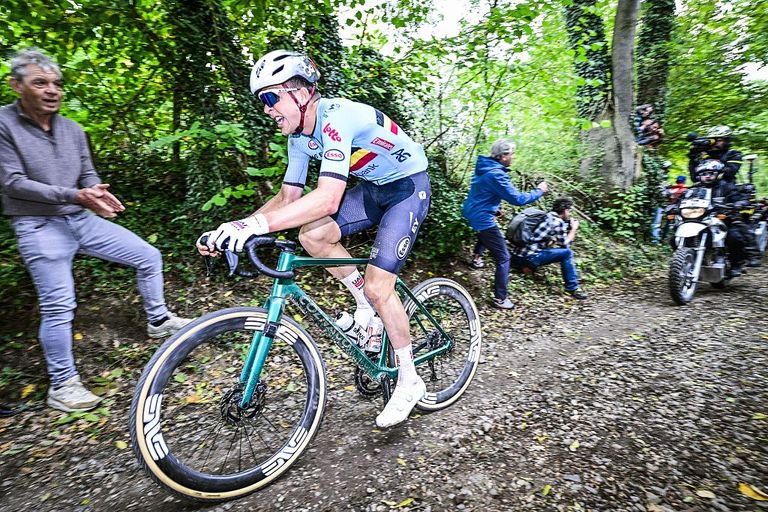 Florian Vermeersch takes breakaway victory to win the men’s elite race ...