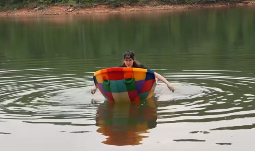 Maker 3D prints giant 'Benchy' sailboat and takes it out on the water ...