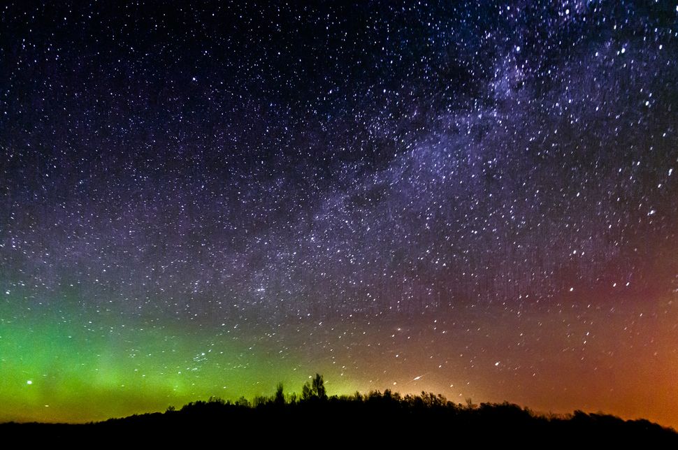 New Meteor Shower Thrills Stargazers Despite Low 'Shooting Star' Count ...