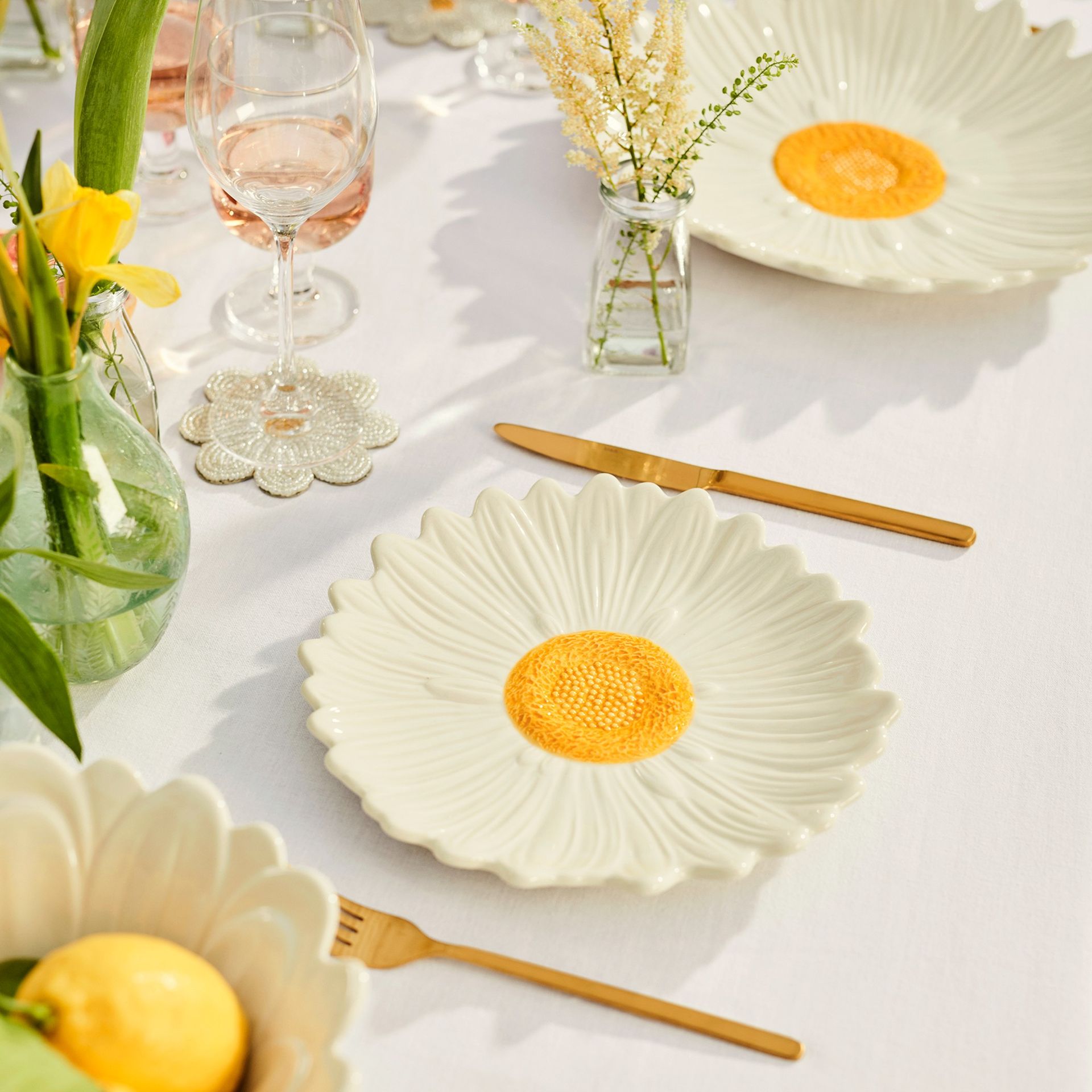 The flower plate trend taking over spring tablescapes | Ideal Home