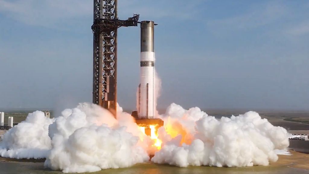 SpaceX fires up used Super Heavy booster ahead of 9th Starship test ...