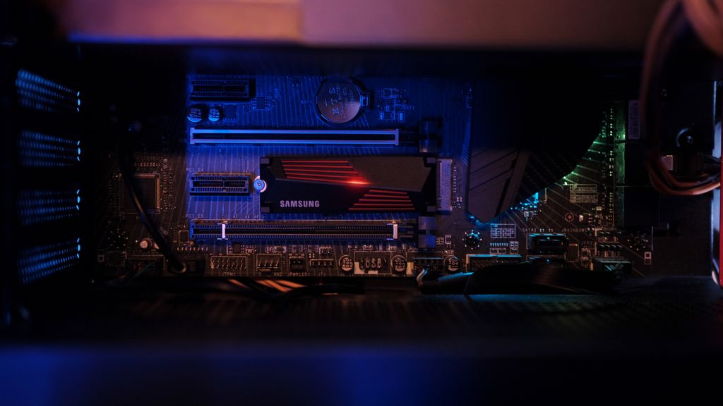 Samsung 990 Pro review: The fastest SSD for unthrottled gaming ...
