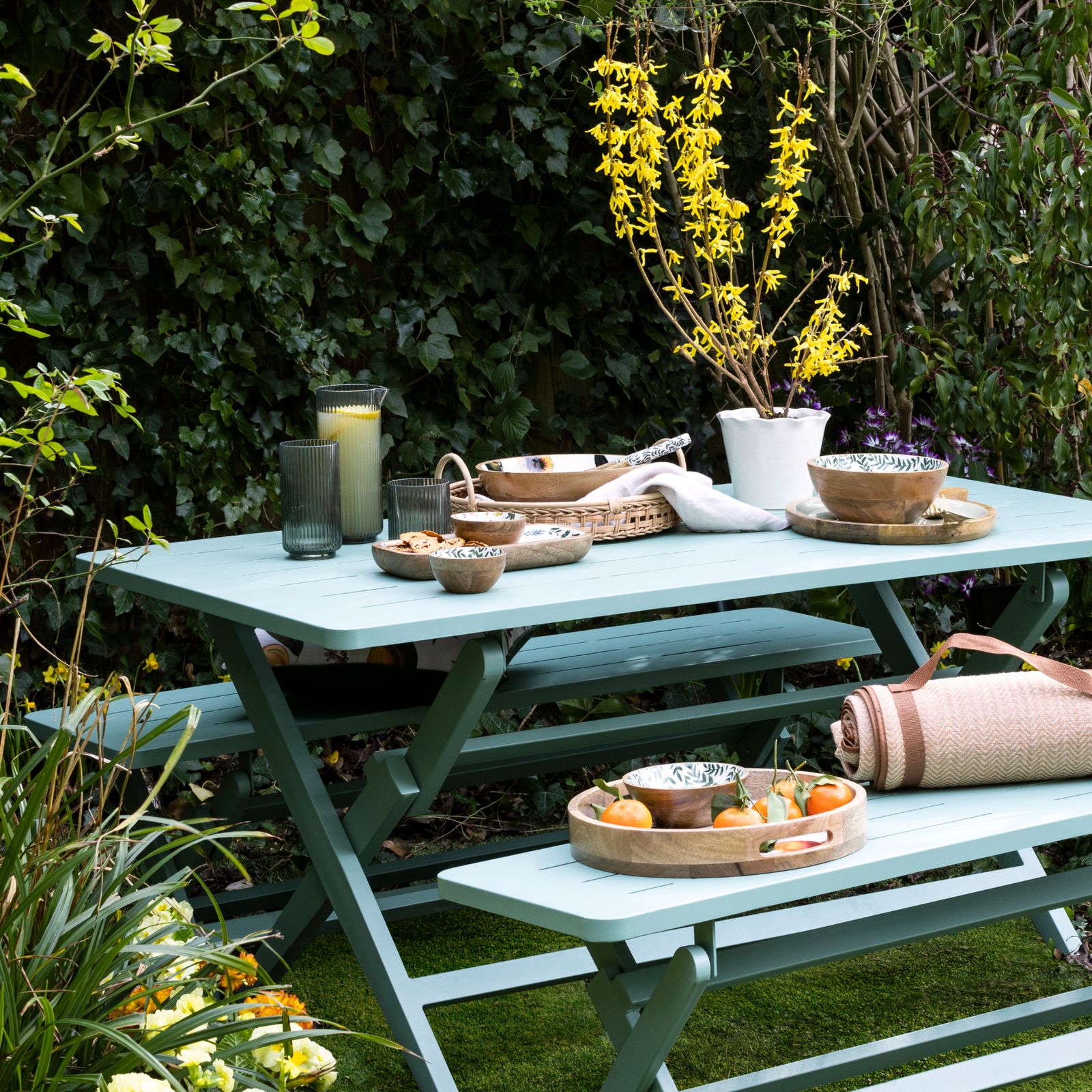 How to arrange outdoor furniture for small garden socialising | Ideal Home