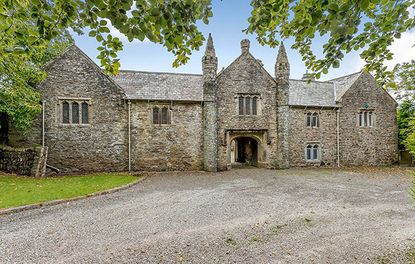 A magnificent ten-bedroom country house in Devon for sale at a ...
