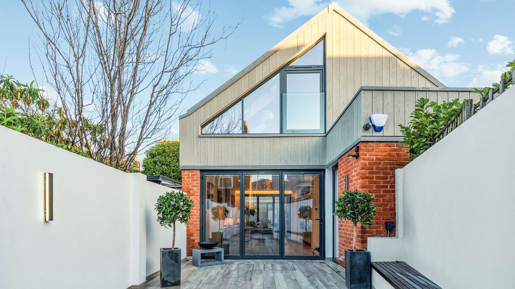 A guide to loft windows: Types and options available | Homebuilding