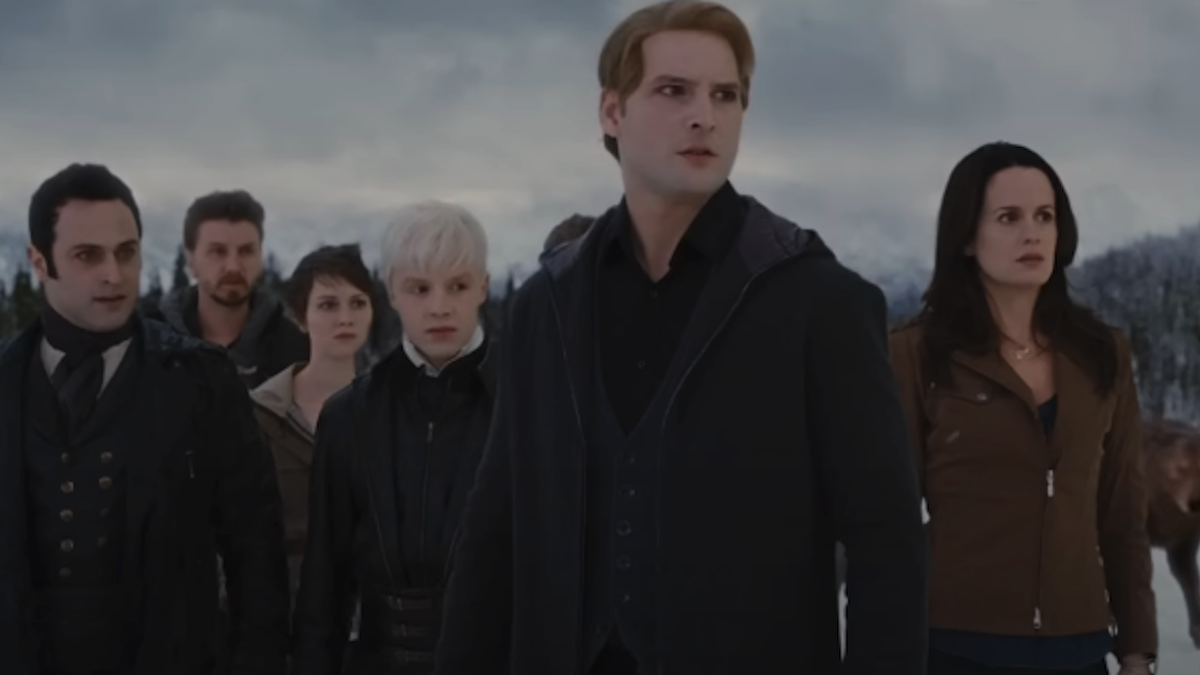 The Story Behind Twilight Saga: Breaking Dawn Part 2's Big Ending Twist ...