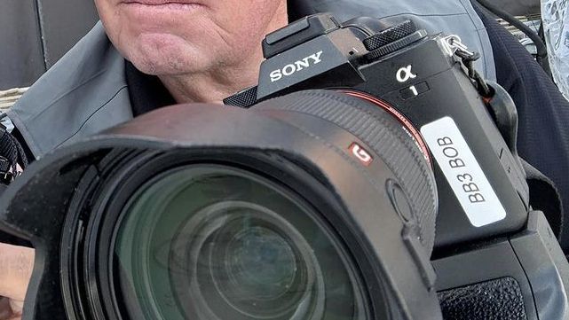 What camera is legendary sports photographer Bob Martin using at the ...