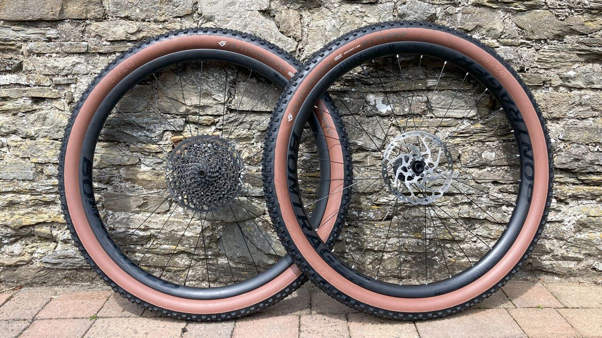 Hutchinson Python 3 Racing Lab tire review | Bike Perfect