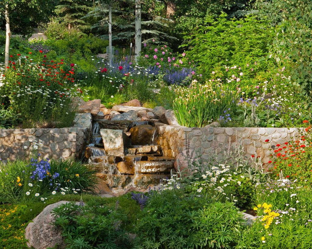Garden wall water feature ideas: 11 decorative designs | Gardeningetc